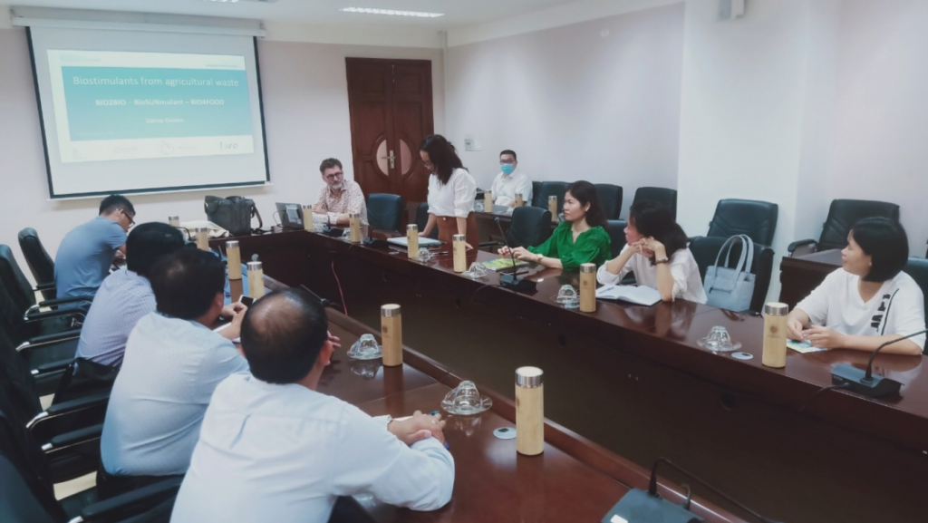 Professor Danny Geelen's visit to Quy Nhon University - Trường Đại học ...